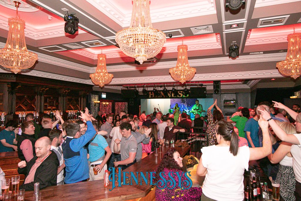 Fine nine in the groove for LCN Live Music gong - Licensed & Catering ...